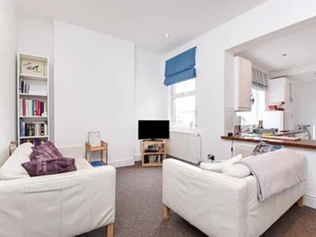 Apartment at Fountain Road, Greater London