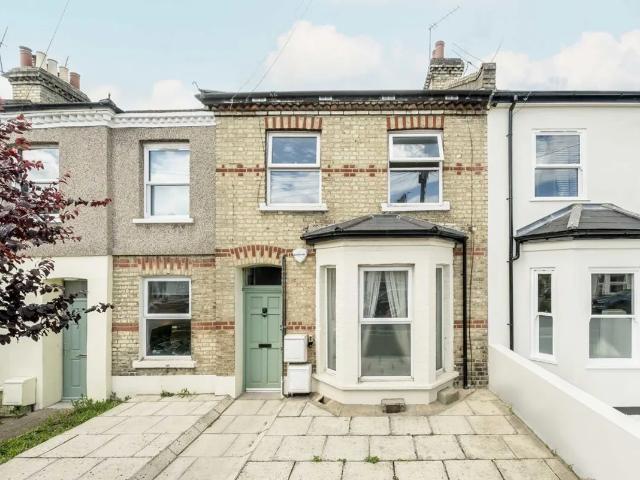 Apartment at Fountain Road, Greater London