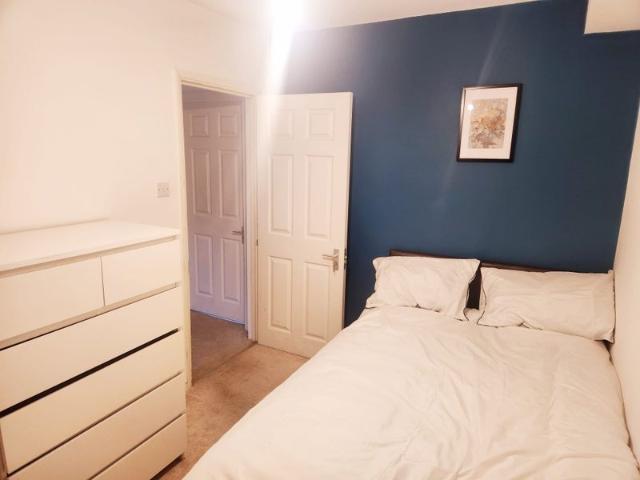 Room at Fountain Road, Greater London
