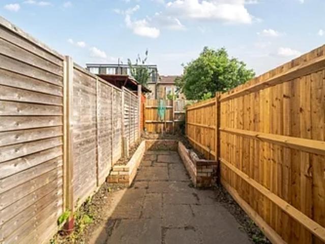 Apartment at Fountain Road, Greater London