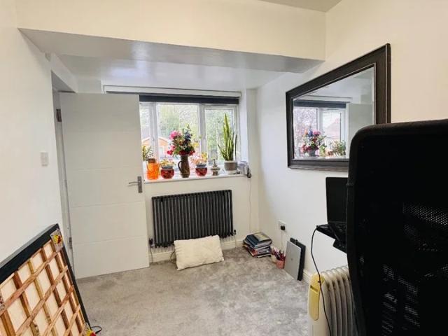 Apartment at Foxcote Close, Metropolitan Borough of Solihull