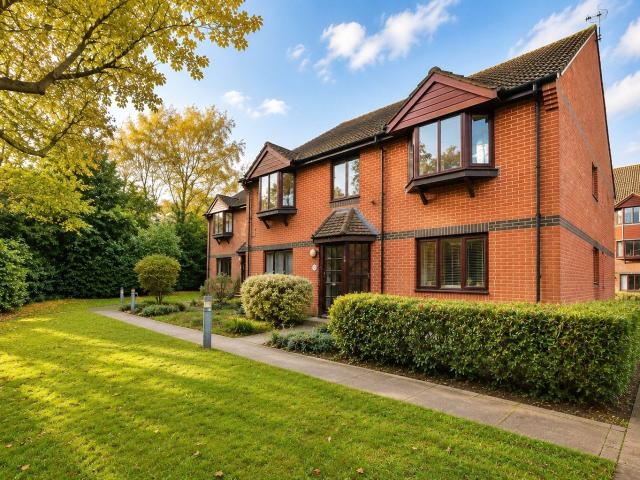 Apartment at Foxhills, Woking