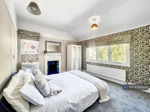 Room at Foxley Lane, Greater London