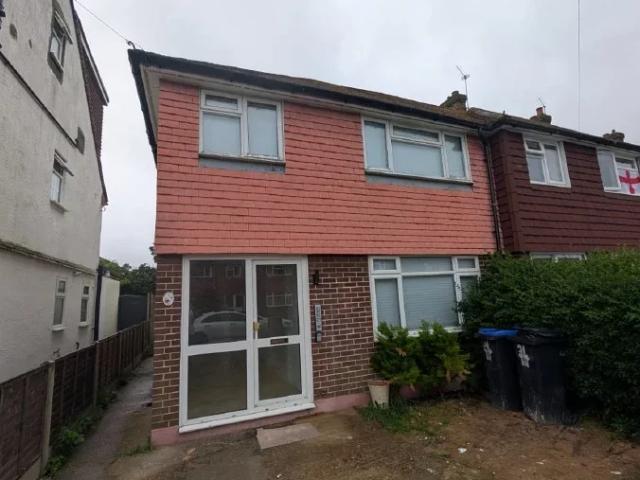 Apartment at Ford Road, Woking