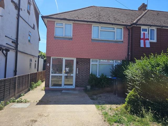 Apartment at Ford Road, Woking