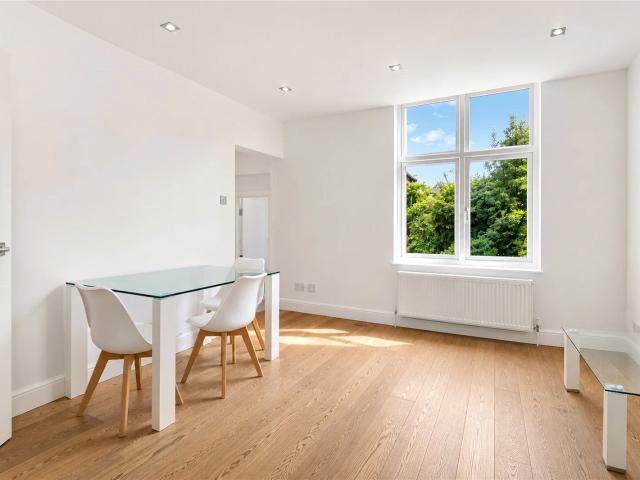 Apartment at Fordwych Road, Greater London
