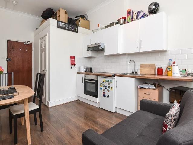 Apartment at Fordwych Road, Greater London