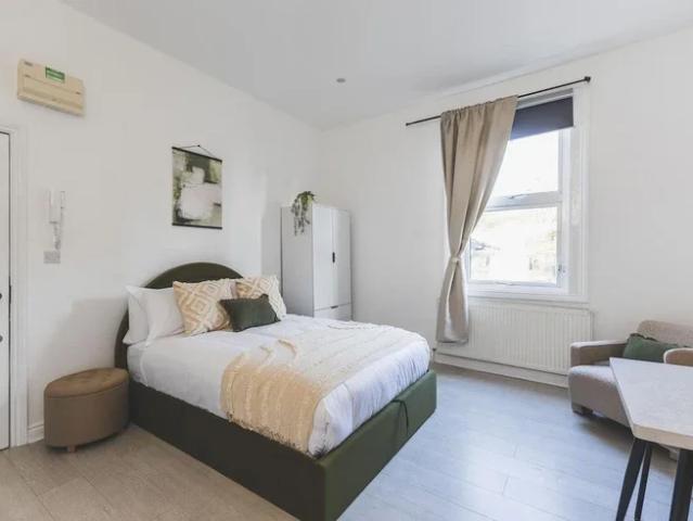 Apartment at Fordwych Road, Greater London