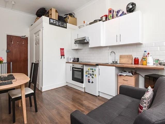 Apartment at Fordwych Road, Greater London