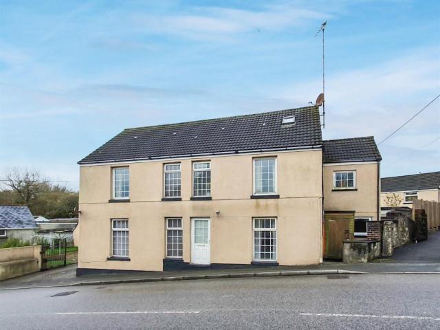 Apartment at Fore Street, Nanpean