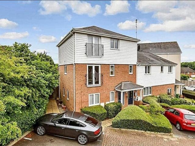 Apartment at Forest Avenue, Ashford