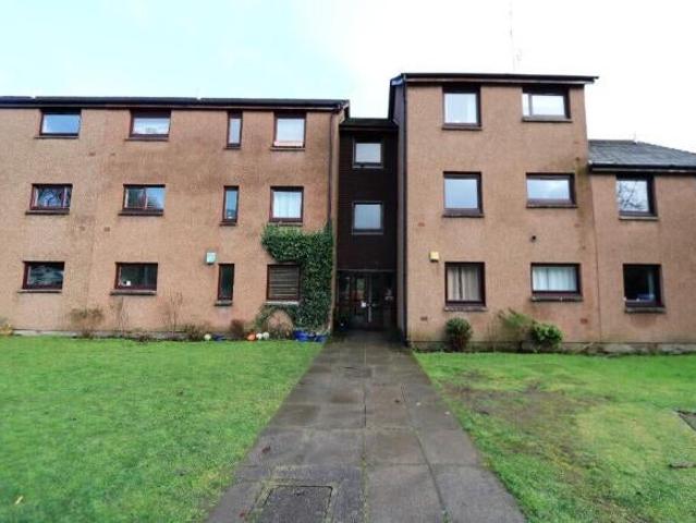 Apartment at Fortingall Place, Glasgow