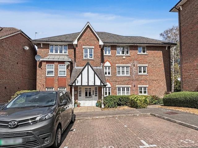 Apartment at Fawcett Close, Greater London