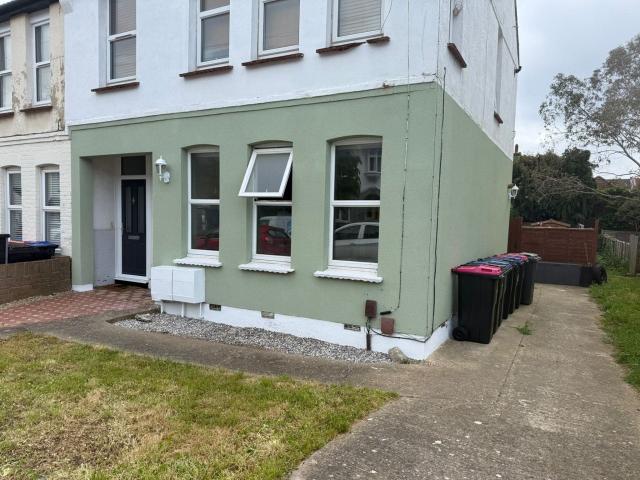 Apartment at Fairmead Avenue, Southend on Sea