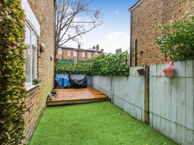 Apartment at Fairmead Road, Greater London