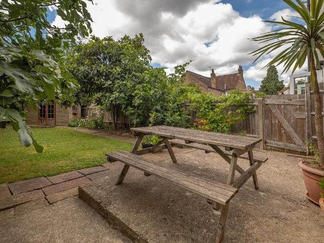 Apartment at Fairmile Avenue, Greater London