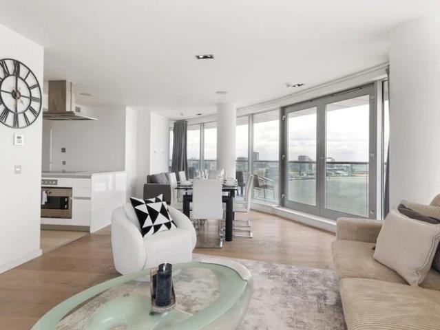 Apartment at Fairmont Avenue, Greater London