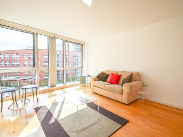Apartment at Fairmont Avenue, Greater London