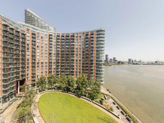 Apartment at Fairmont Avenue, Greater London