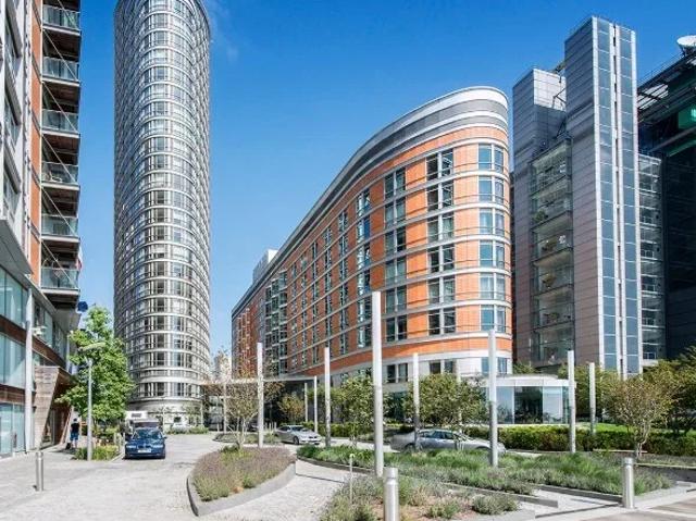 Apartment at Fairmont Avenue, Greater London