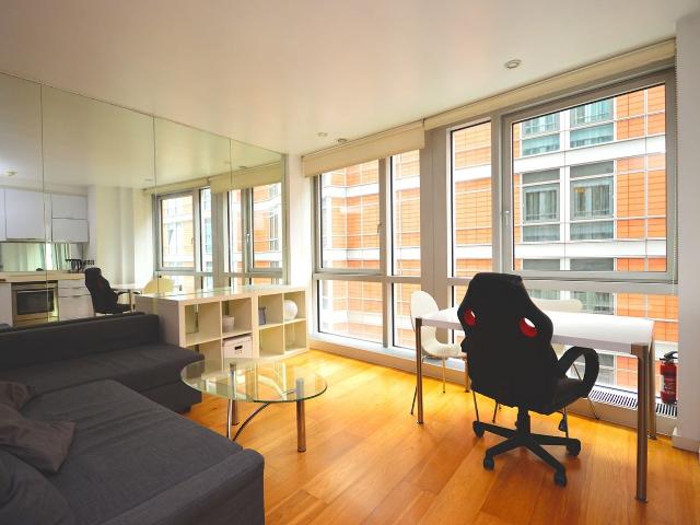 Apartment at Fairmont Avenue, Greater London
