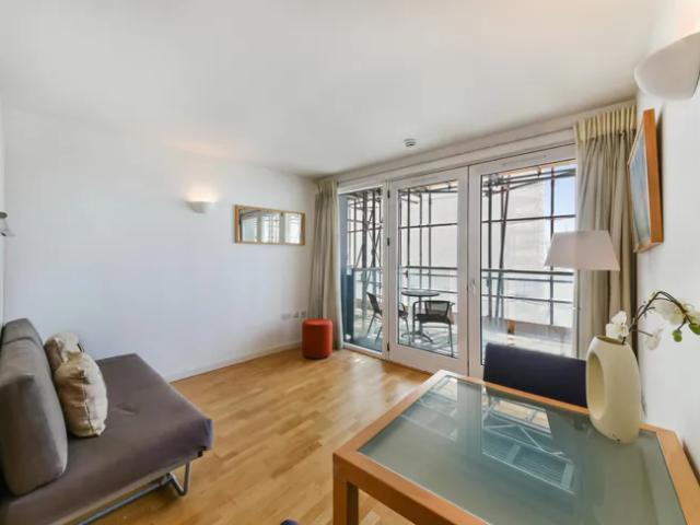 Apartment at Fairmont Avenue, Greater London