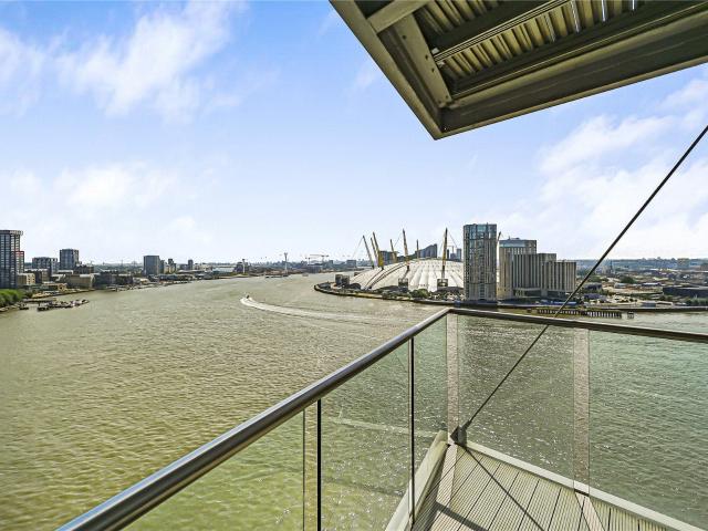 Apartment at Fairmont Avenue, Greater London