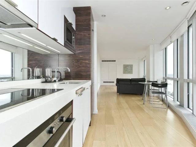 Apartment at Fairmont Avenue, Greater London