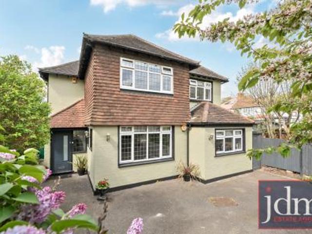 Apartment at Fairoak Drive, Greater London
