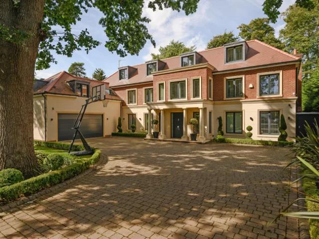 Apartment at Fairbourne, Elmbridge