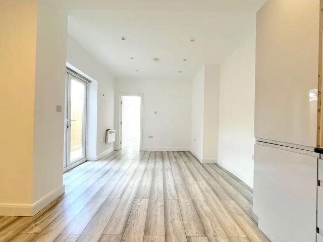 Apartment at Fairfax Drive, Southend on Sea
