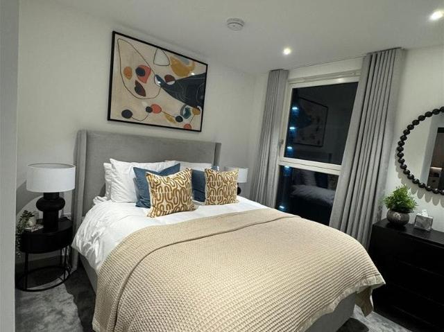 Apartment at Fairfield Avenue, Borough of Spelthorne