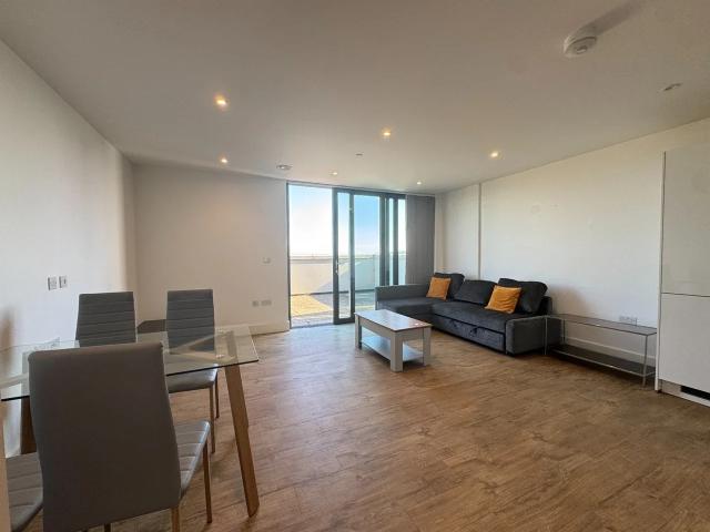 Apartment at Fairfield Avenue, Borough of Spelthorne