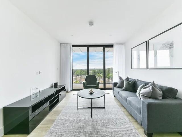 Apartment at Fairfield Avenue, Borough of Spelthorne