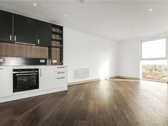 Apartment at Fairfield Avenue, Borough of Spelthorne