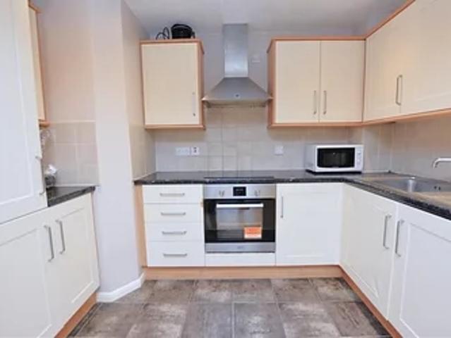 Apartment at Fairfield Close, Greater London