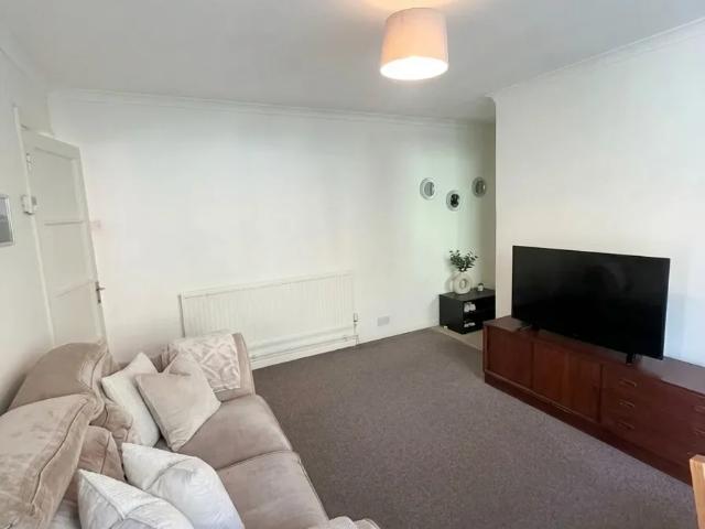Apartment at Fairfield Close, Greater London