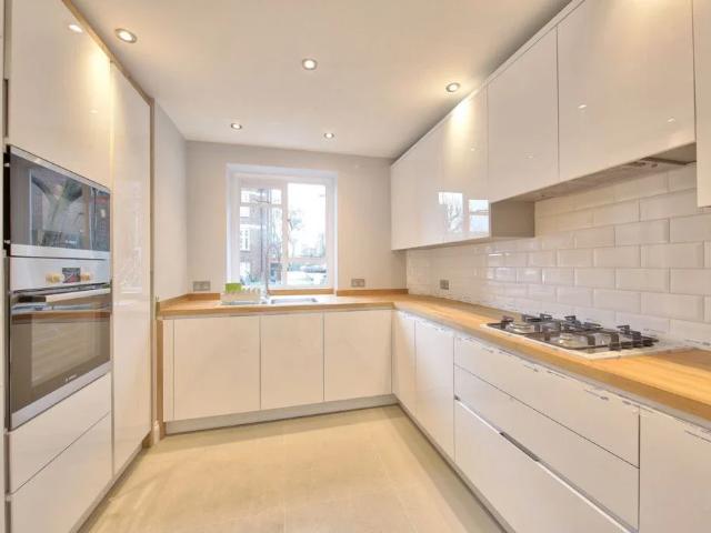 Apartment at Fairfield Drive, Greater London