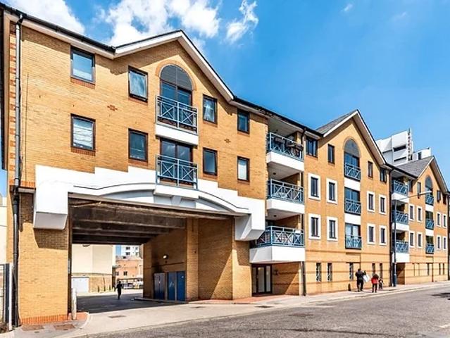Apartment at Fairfield West, Greater London