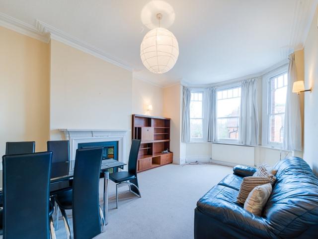 Apartment at Fairhazel Gardens, Greater London