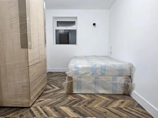 Apartment at Fairholme Crescent, Greater London