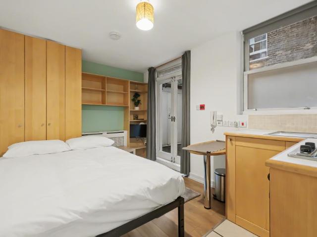 Apartment at Fairholme Road, Greater London