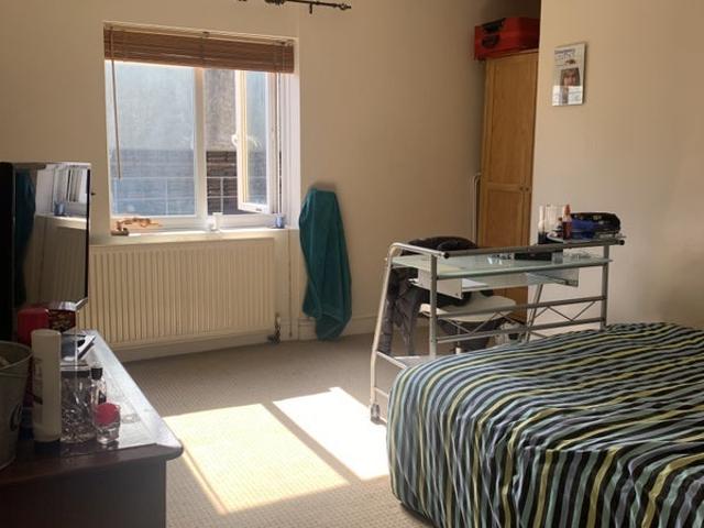 Apartment at Fairlawn Avenue, Greater London
