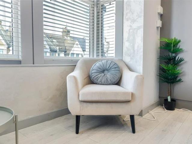 Apartment at Fairlight Avenue, Greater London