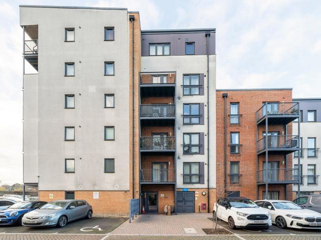 Apartment at Fairthorn Road, Greater London