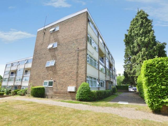 Apartment at Fairview Avenue, Woking