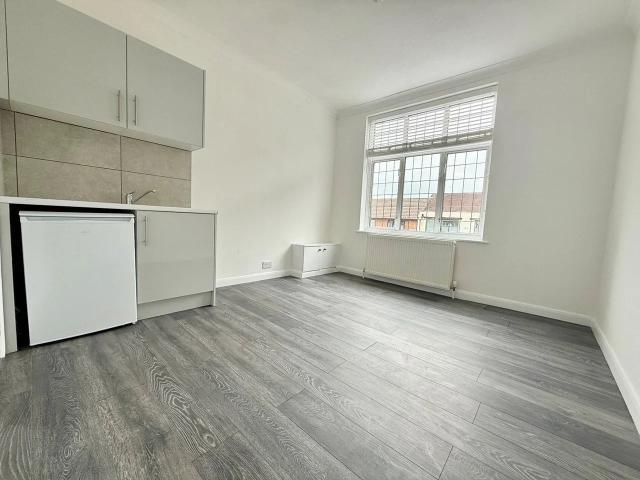 Apartment at Fairway, Greater London