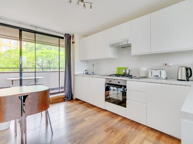 Apartment at Falcon Point Piazza, Greater London