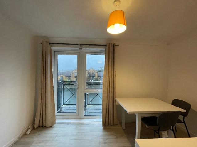 Apartment at Falcon Way, Greater London