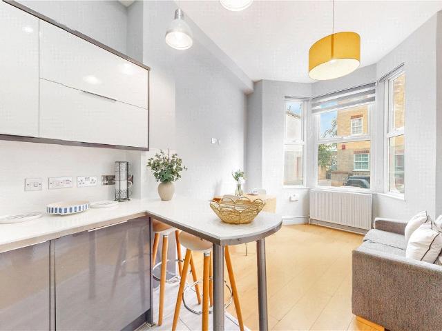 Apartment at Falkland House Mews, Greater London